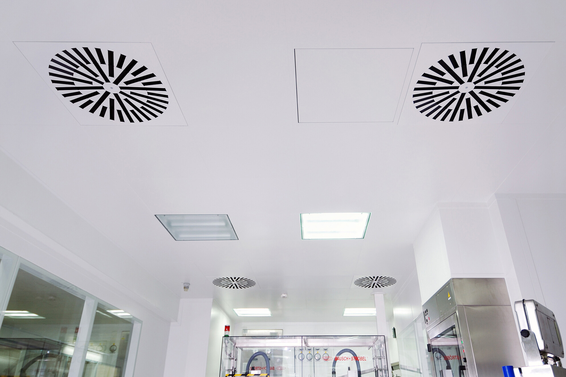 Clean room ceiling by Lindner Group | STYLEPARK