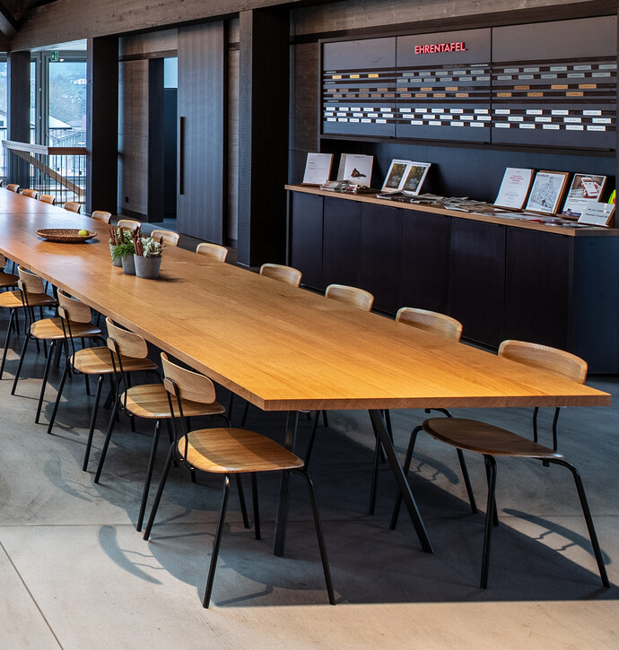 Okito Ply - Wooden seat by Zeitraum | STYLEPARK