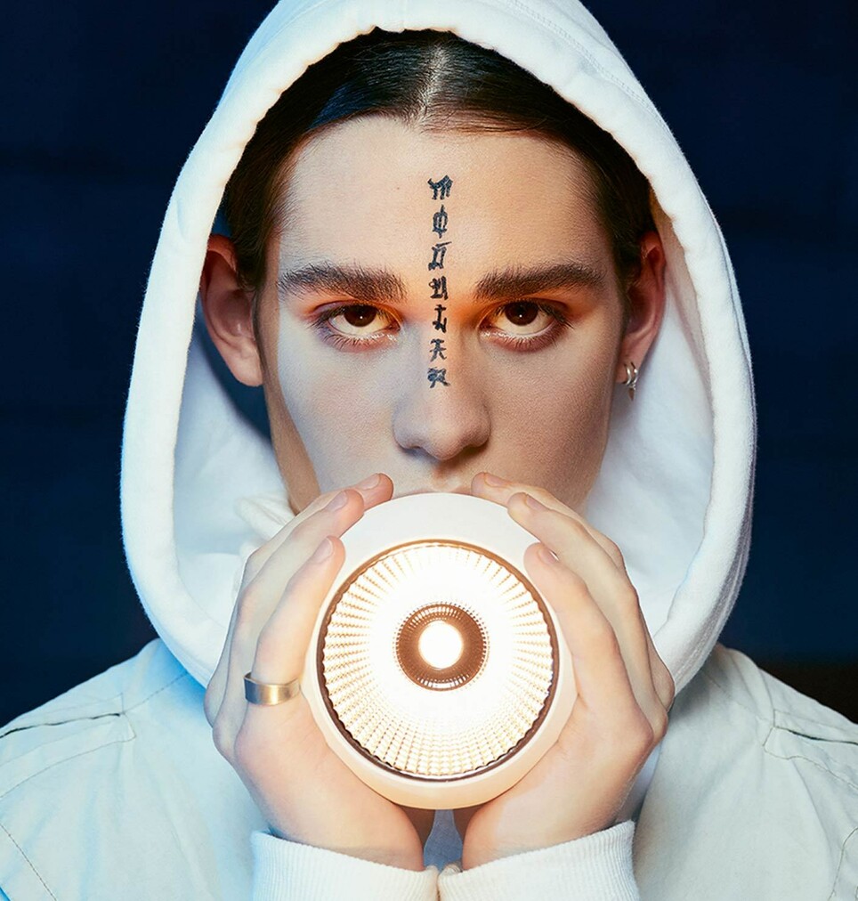 Luminaires by Modular Lighting Instruments stage a elegant home | STYLEPARK