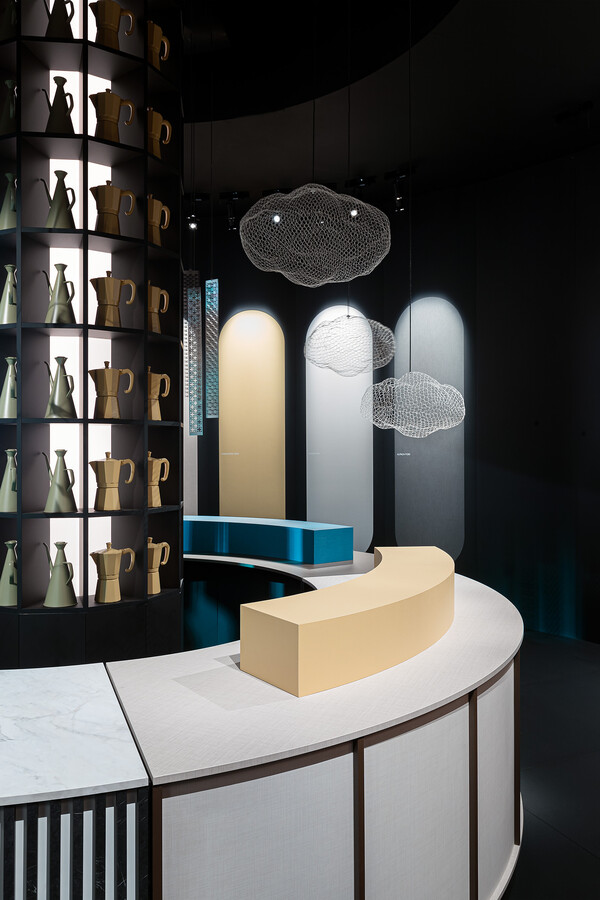 Cleaf: "Like a bar" installation shows diversity of the products | STYLEPARK