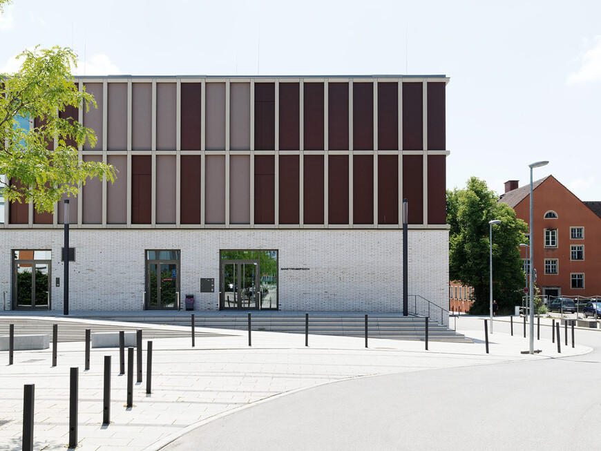 Rieder: Schulen am SteinPark Freising equipped with "formparts" | STYLEPARK