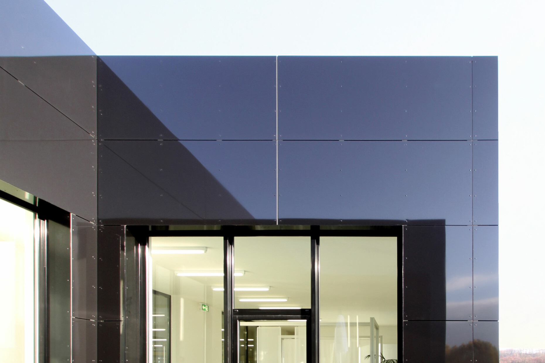 ALUCOBOND® black, 80% degree of gloss by 3A Composites | STYLEPARK