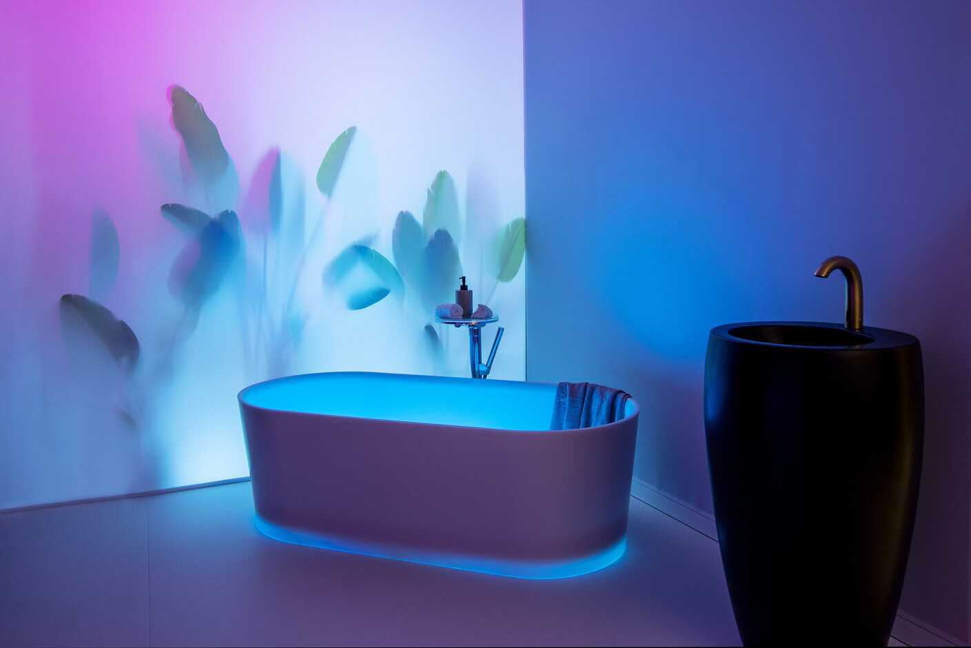 Val Translucent bathtub by Laufen | STYLEPARK