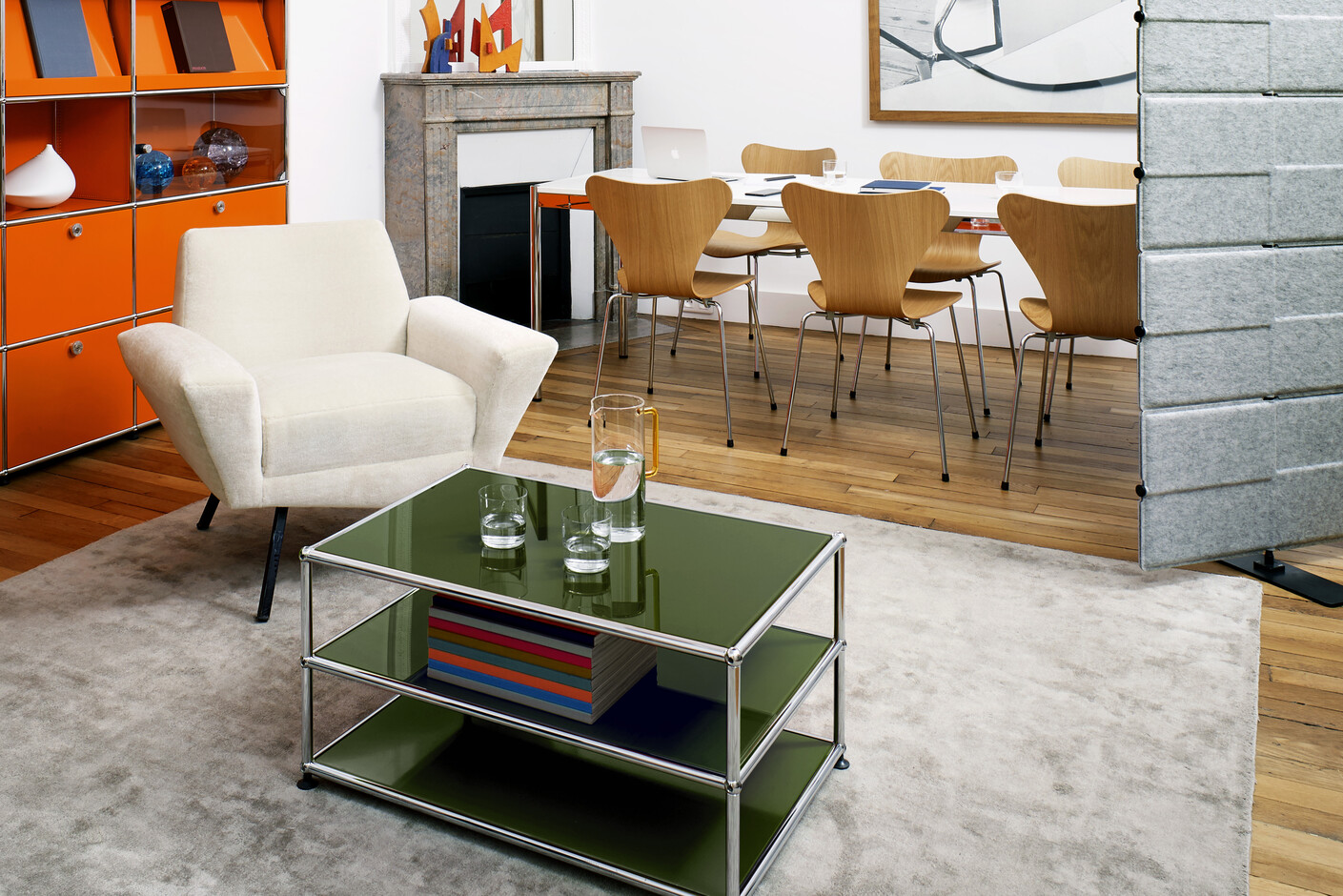 USM Haller Sidetable | Olive Green by USM | STYLEPARK