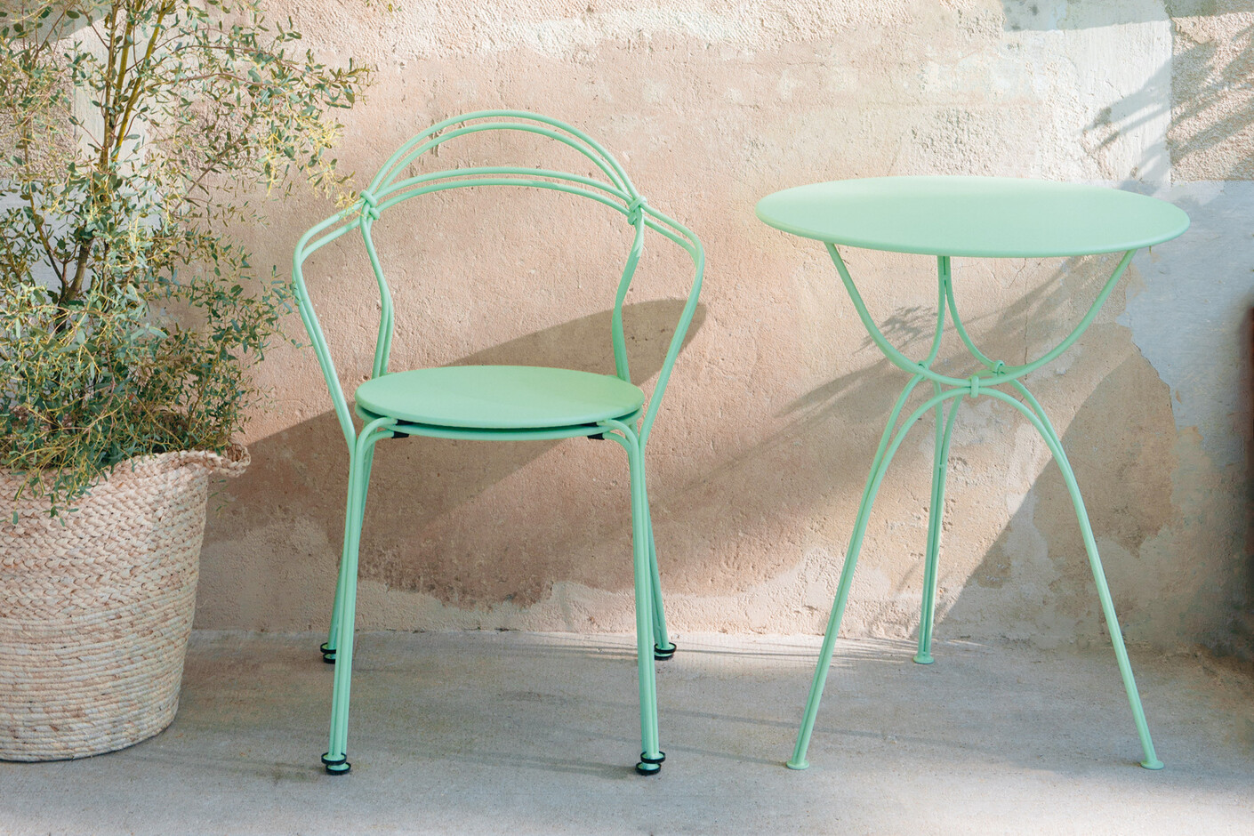 Airloop table by Fermob | STYLEPARK