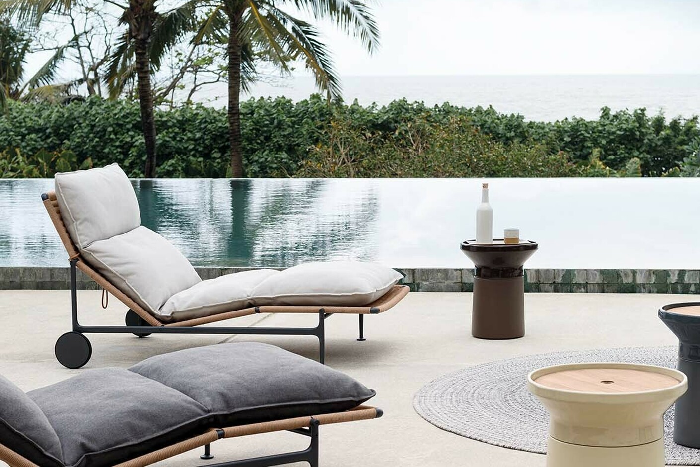 Coso Side Table by Gloster Furniture | STYLEPARK