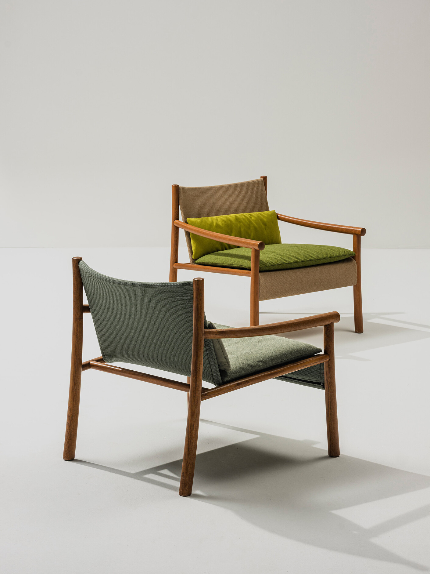 Kata - Armchair 4 wood legs Outdoor by Arper | STYLEPARK