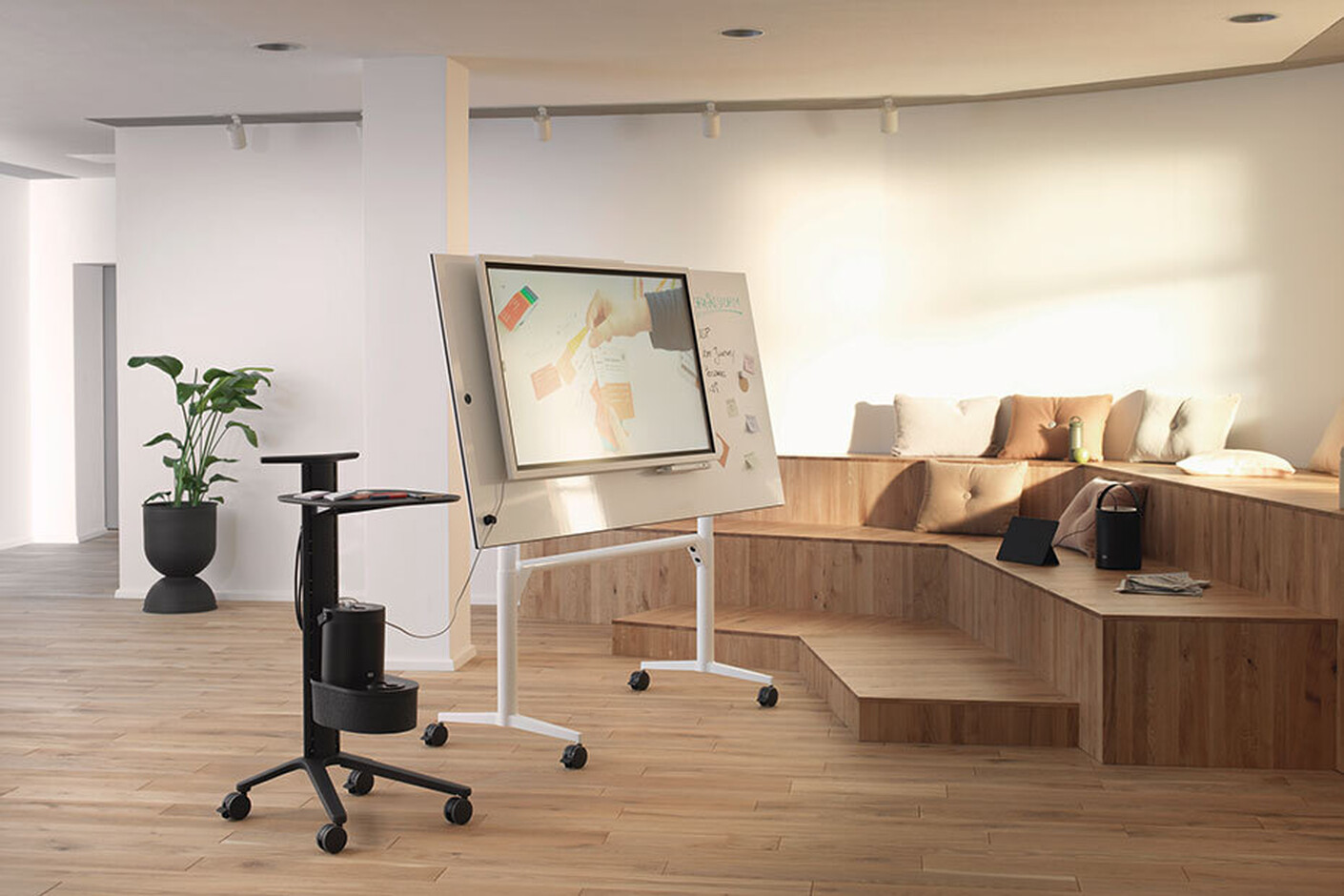 Empowering Hybrid Collaboration by Wilkhahn | STYLEPARK