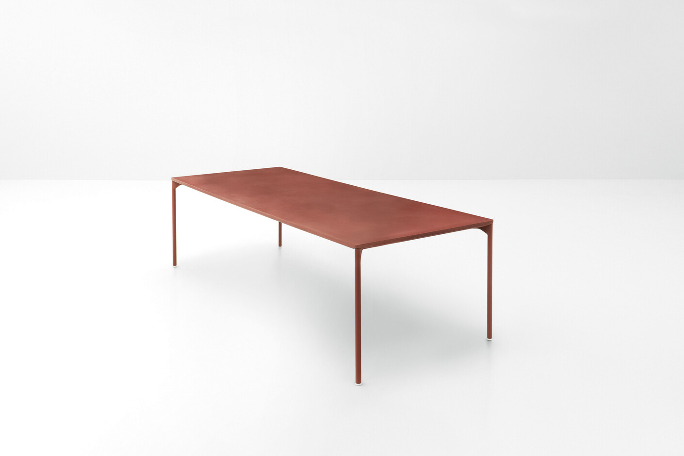 Plano dining table by Paola Lenti | STYLEPARK