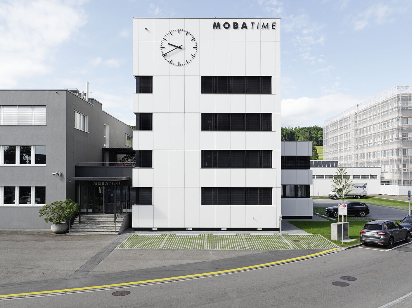 concrete skin, Mobatime by Rieder | STYLEPARK