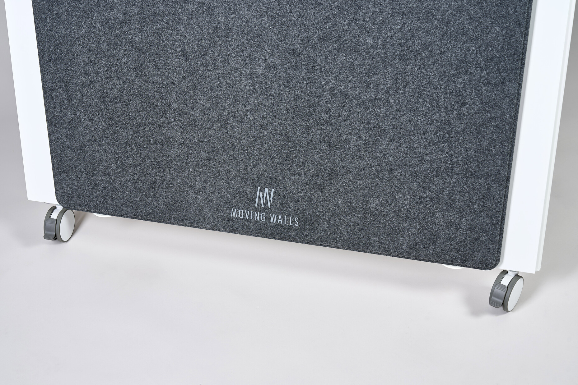 MOVING ACOUSTIC PINBOARD by Moving Walls | STYLEPARK