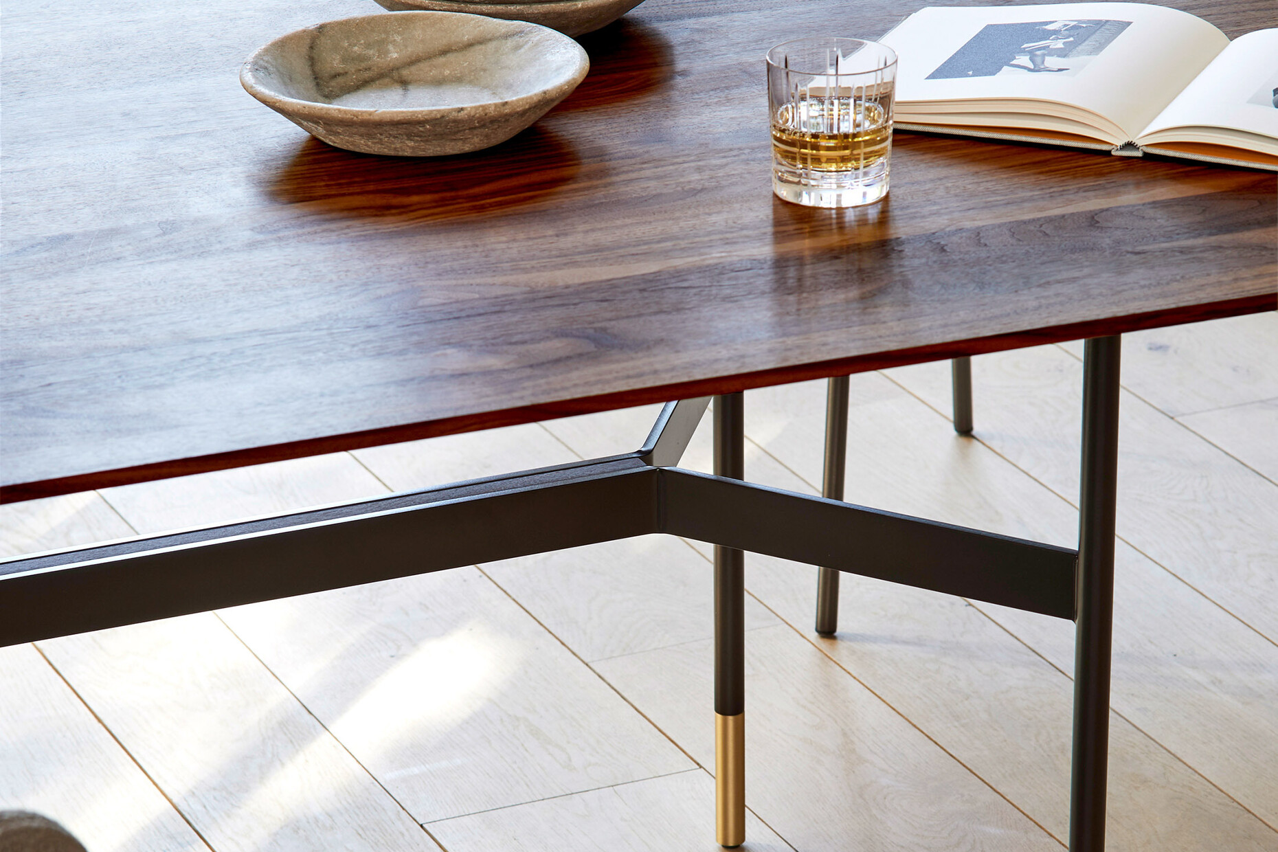 HARRI table by [more] | STYLEPARK