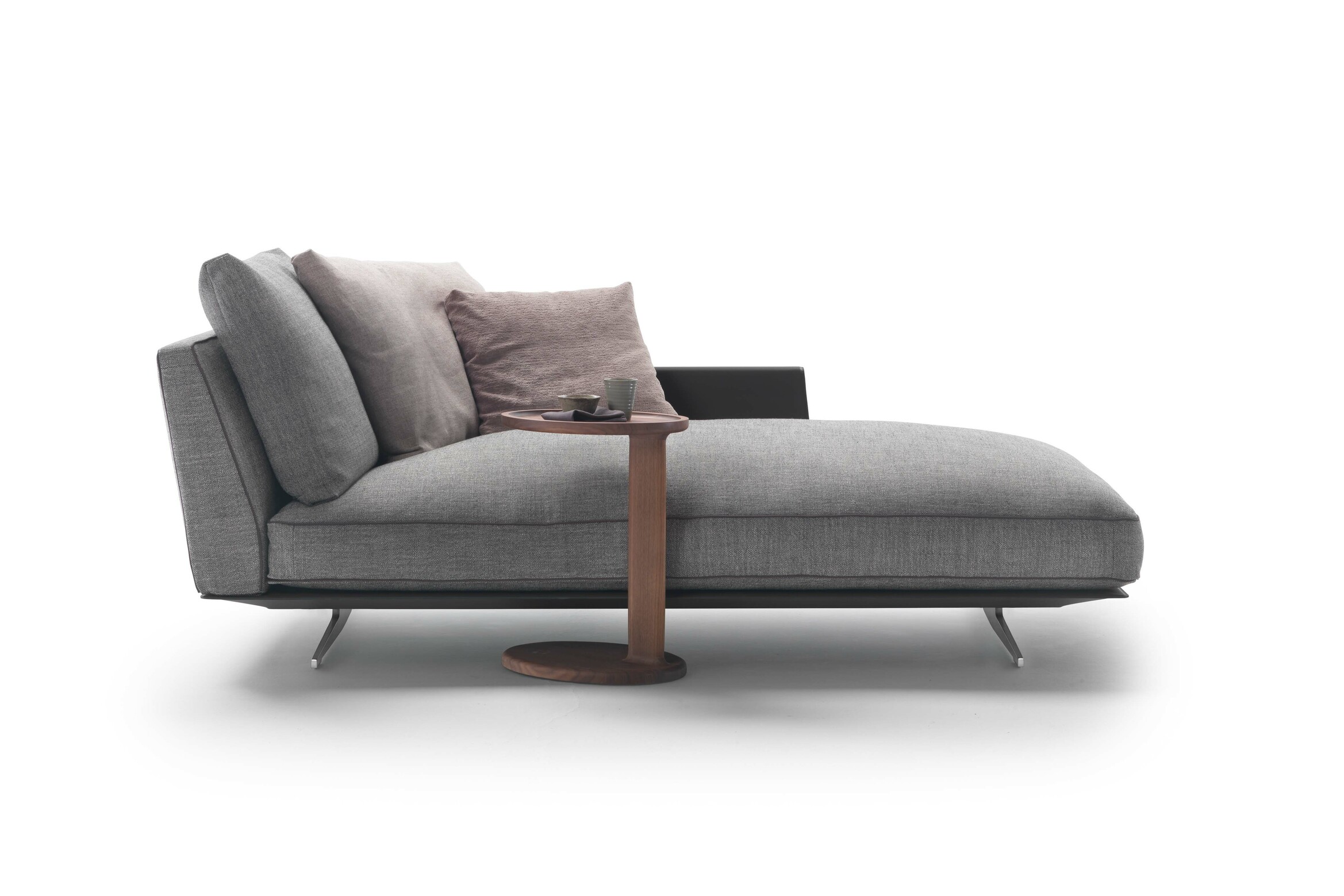 Bretton chaise lounge by Flexform | STYLEPARK