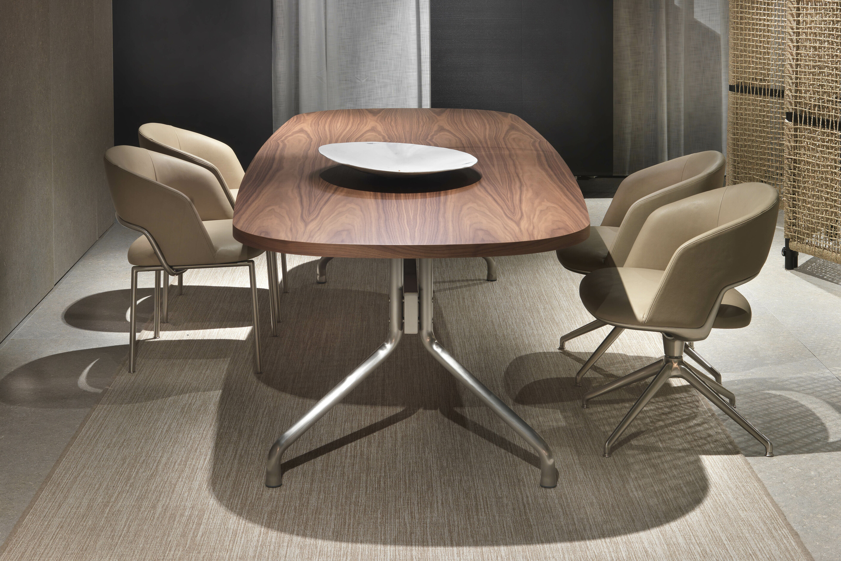 Academy dining table by Flexform | STYLEPARK