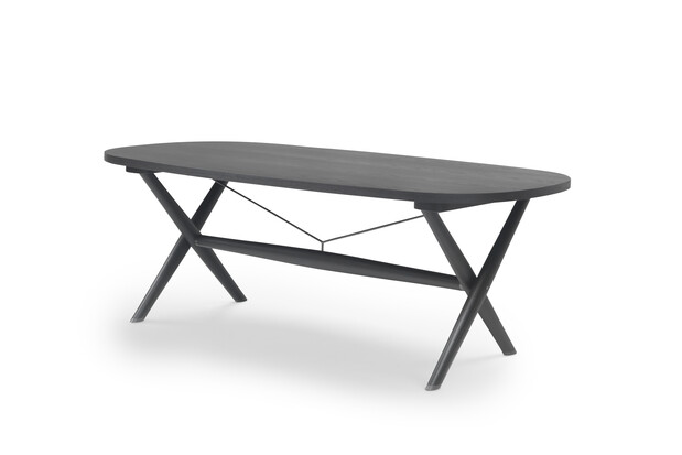 Boma dining table by Flexform | STYLEPARK