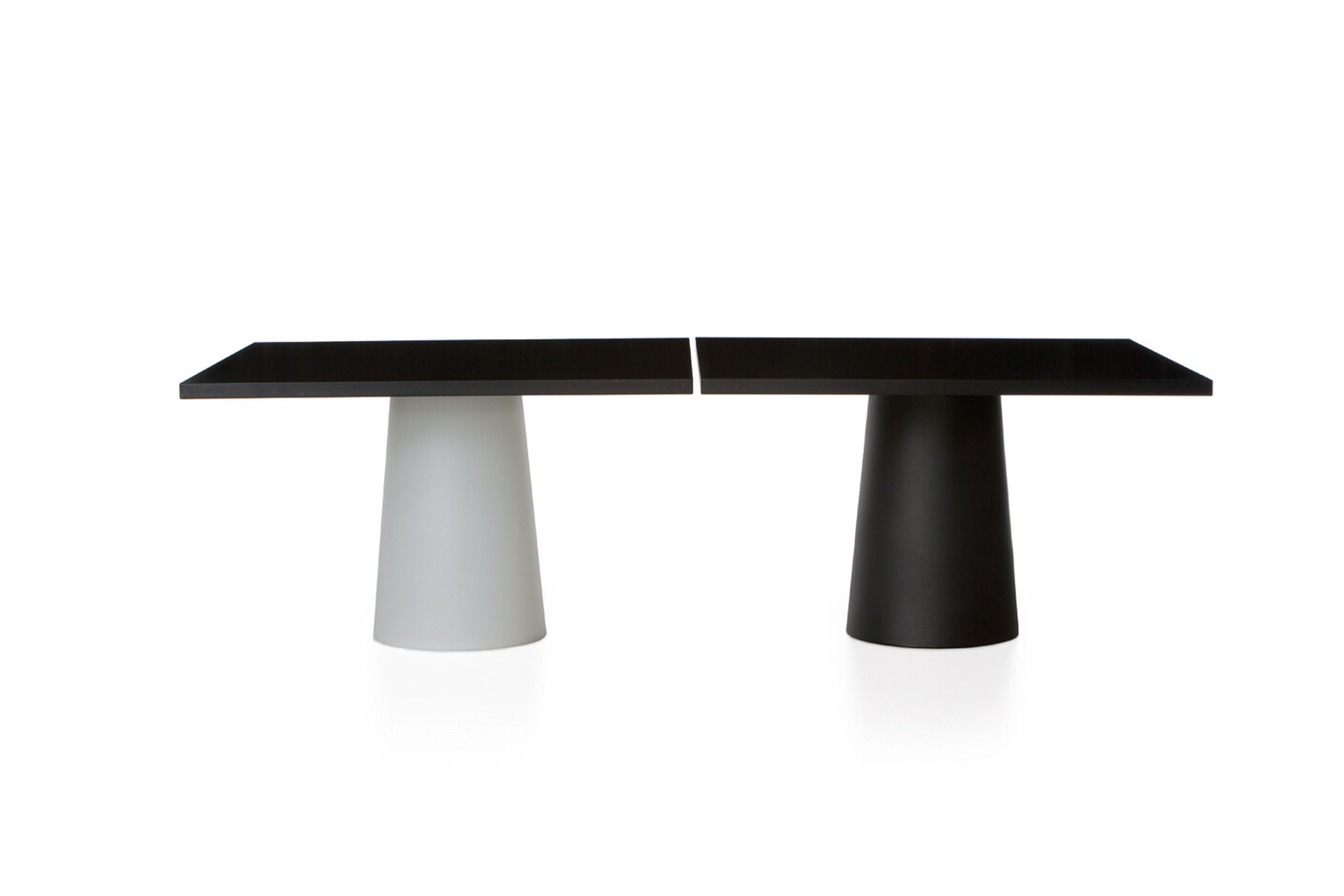 Container table 120 by Moooi | STYLEPARK