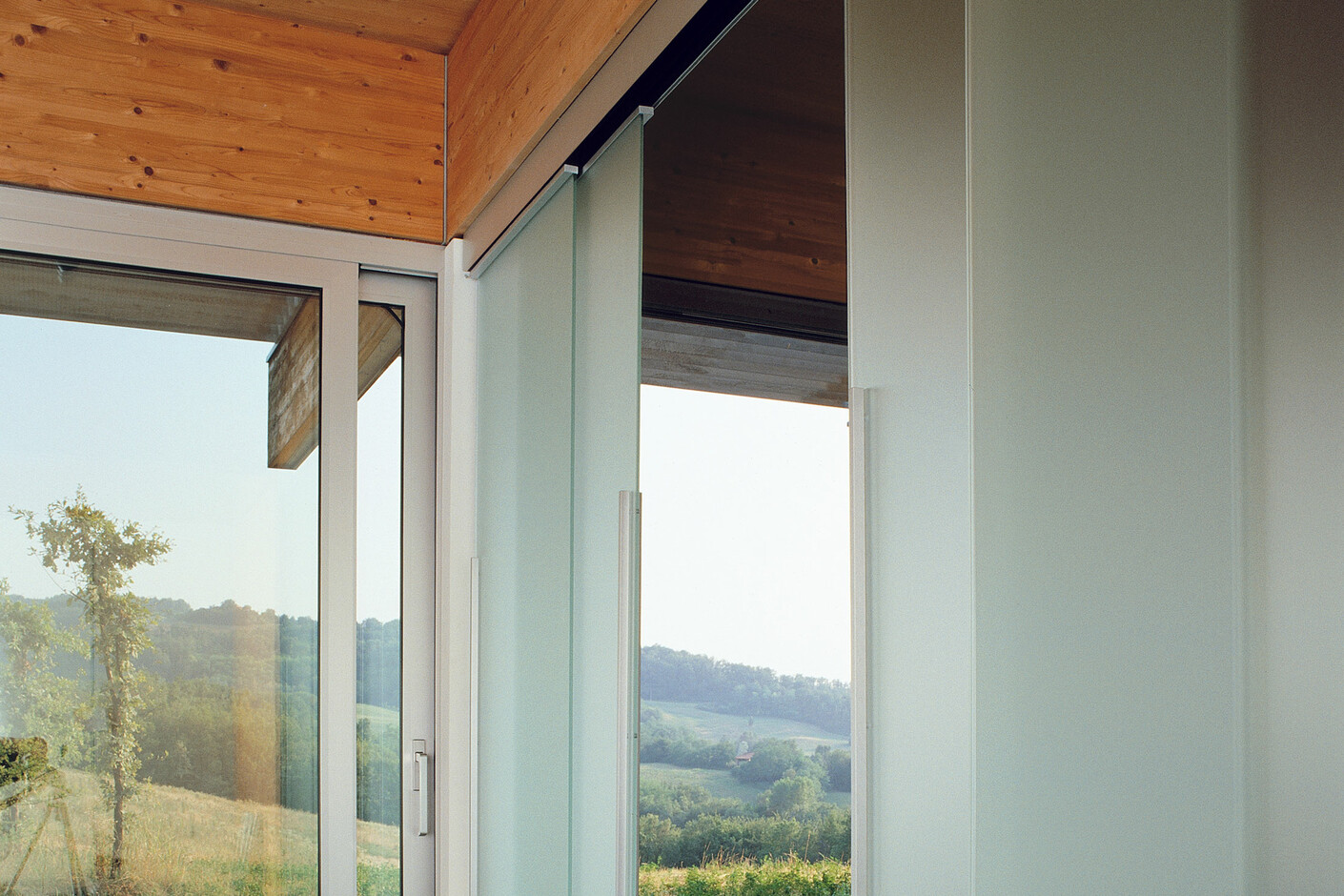 Dot double sliding door by Albed | STYLEPARK