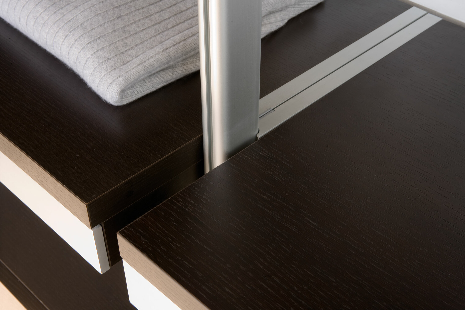 Screen wardrobe by Albed | STYLEPARK