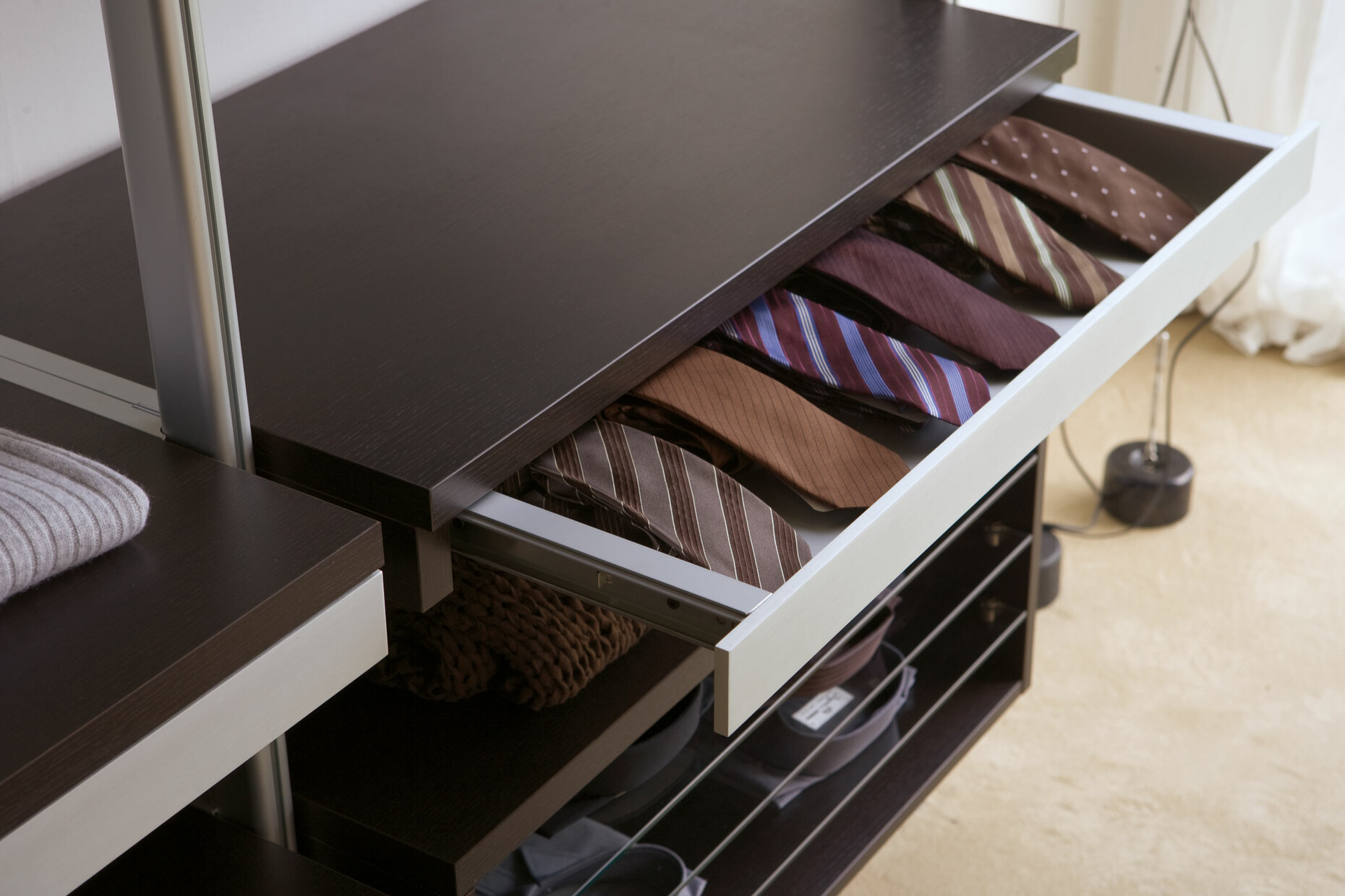 Screen wardrobe by Albed | STYLEPARK