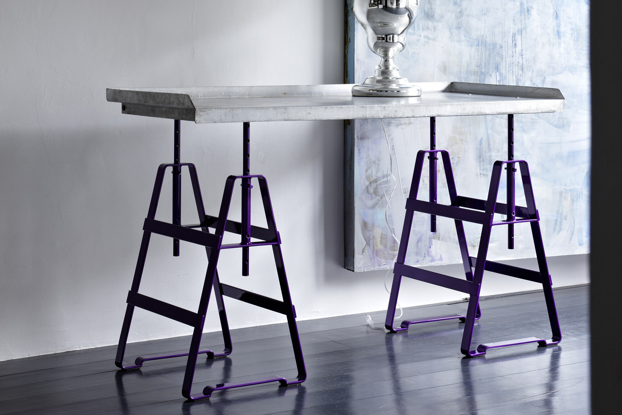 Lackaffe - Tischbock von Atelier Haussmann | STYLEPARK