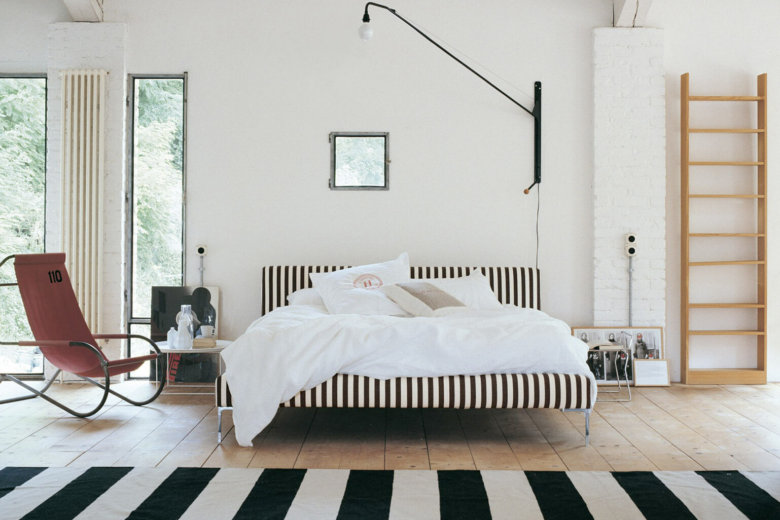 CHARLES bed by B&B Italia | STYLEPARK