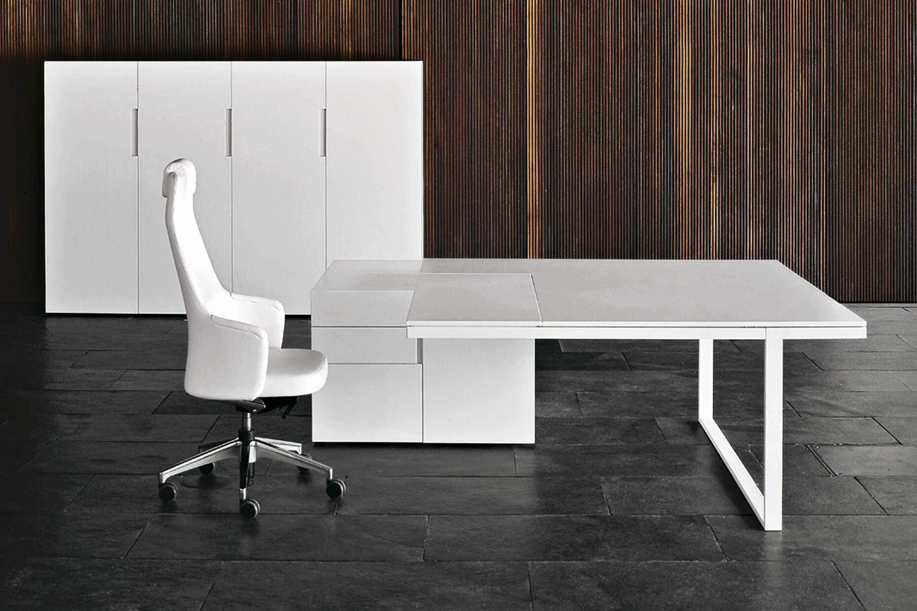 MH+ manager desk by Bordonabe | STYLEPARK