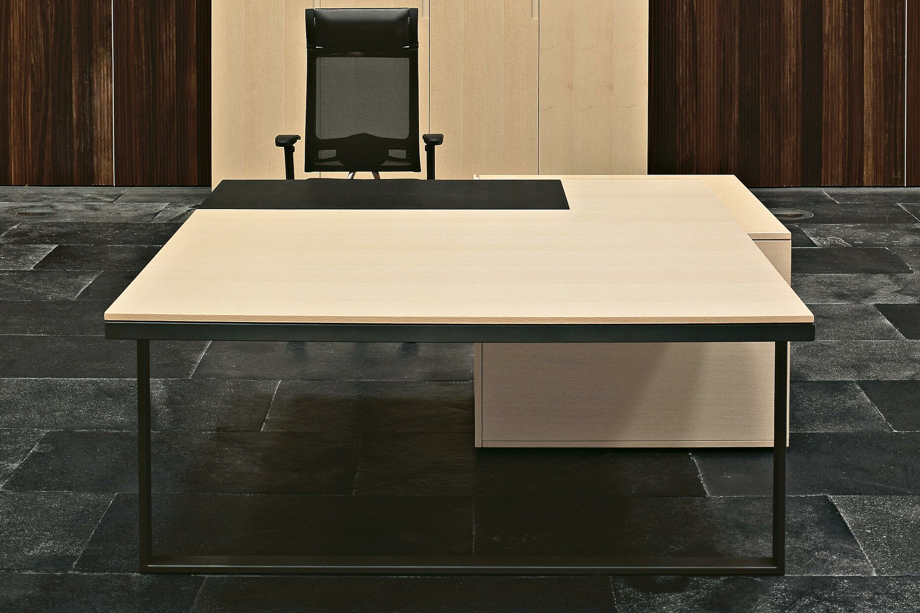 MH+ manager desk by Bordonabe | STYLEPARK