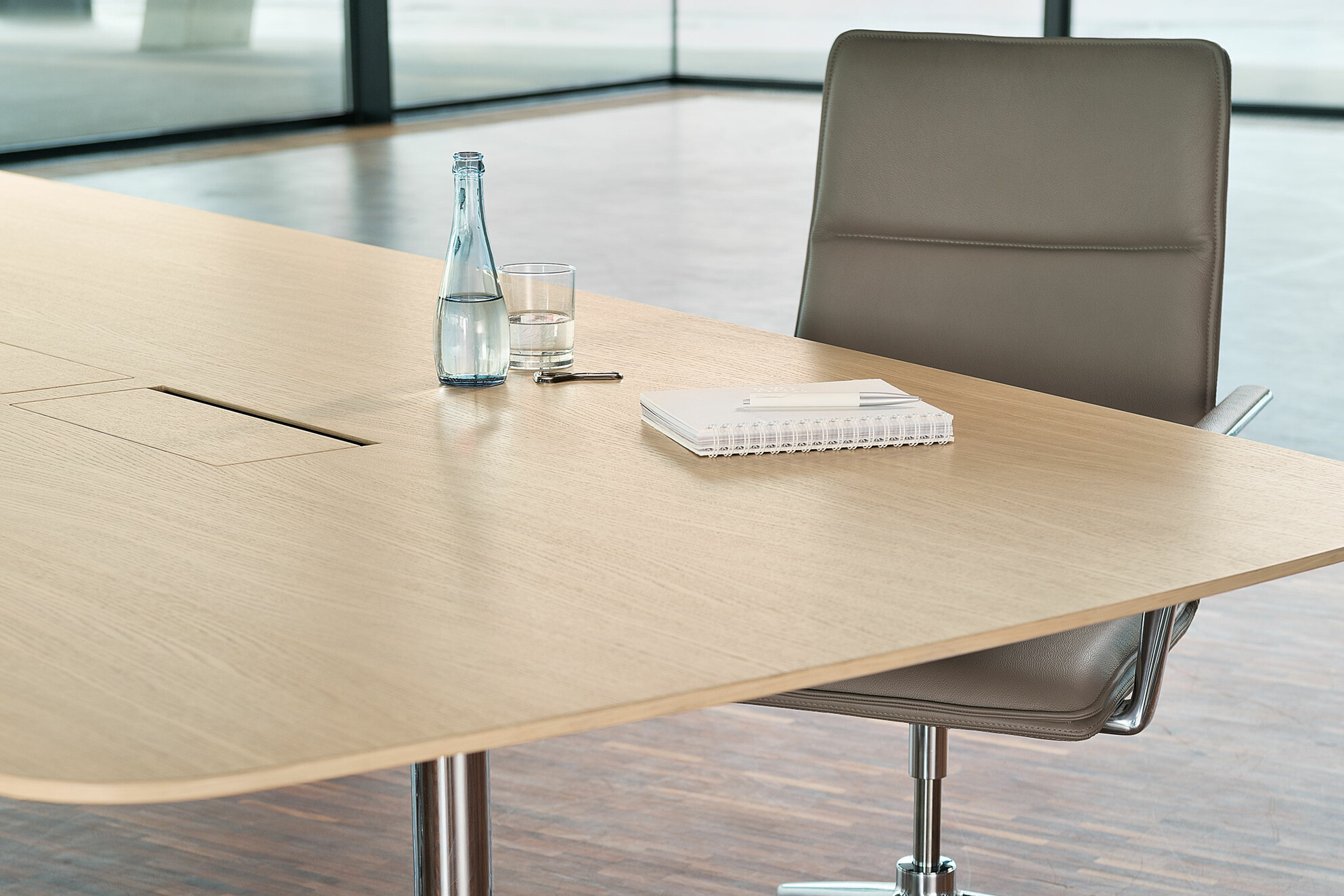 fina conference 6924 by Brunner | STYLEPARK