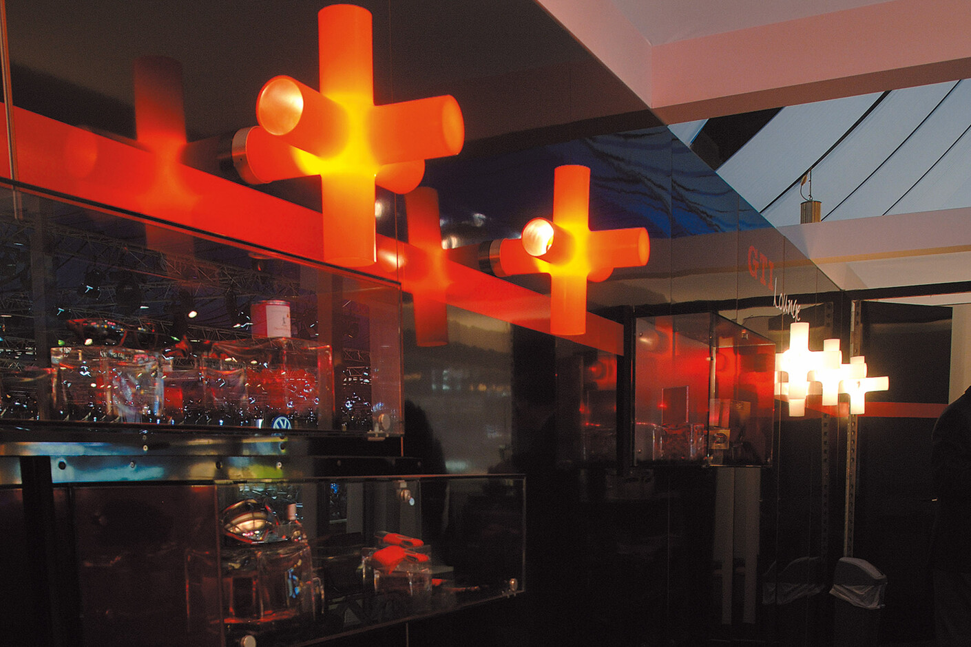 Crosslight Wall by Dark | STYLEPARK