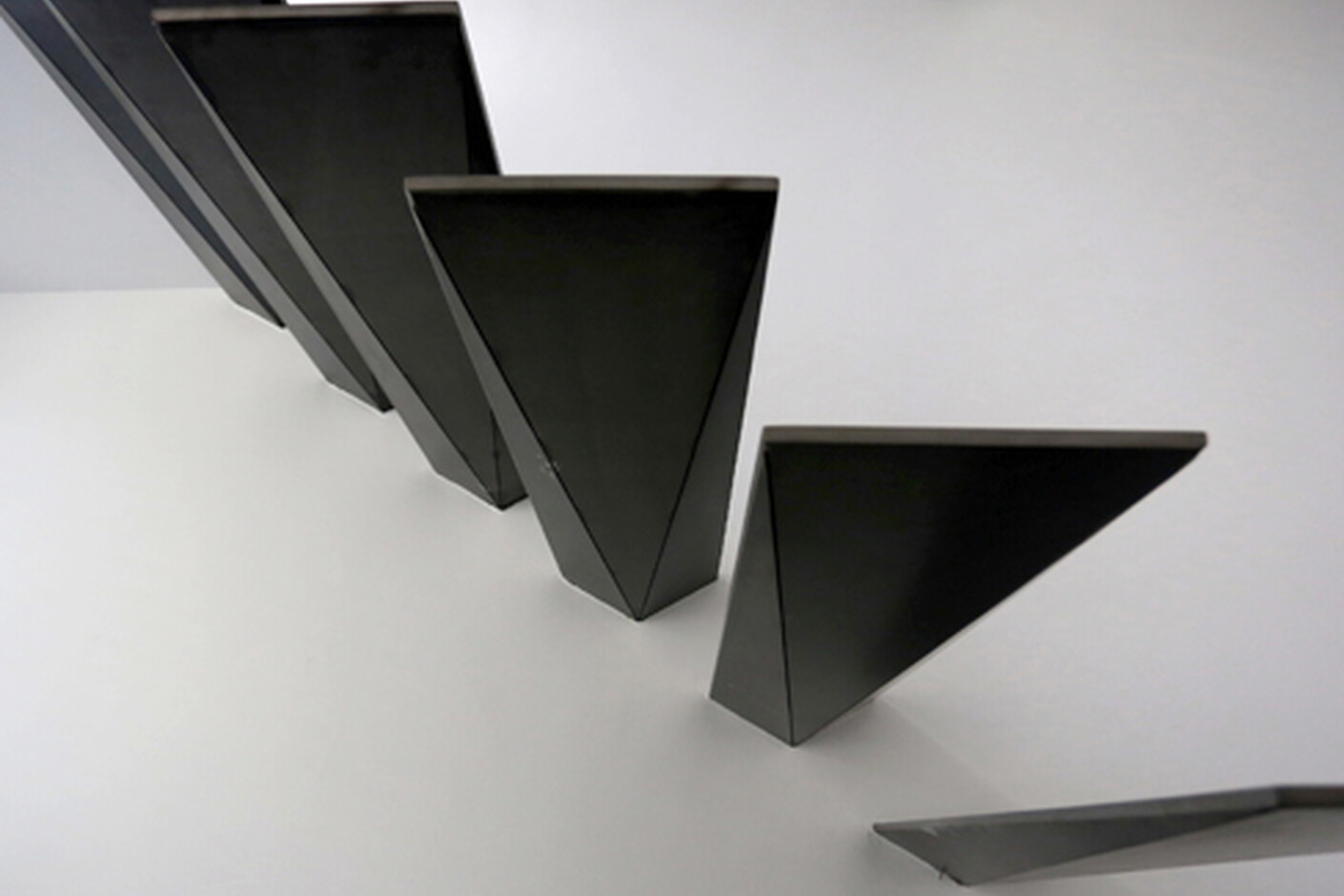 Floating Triangular Treads by EeStairs | STYLEPARK