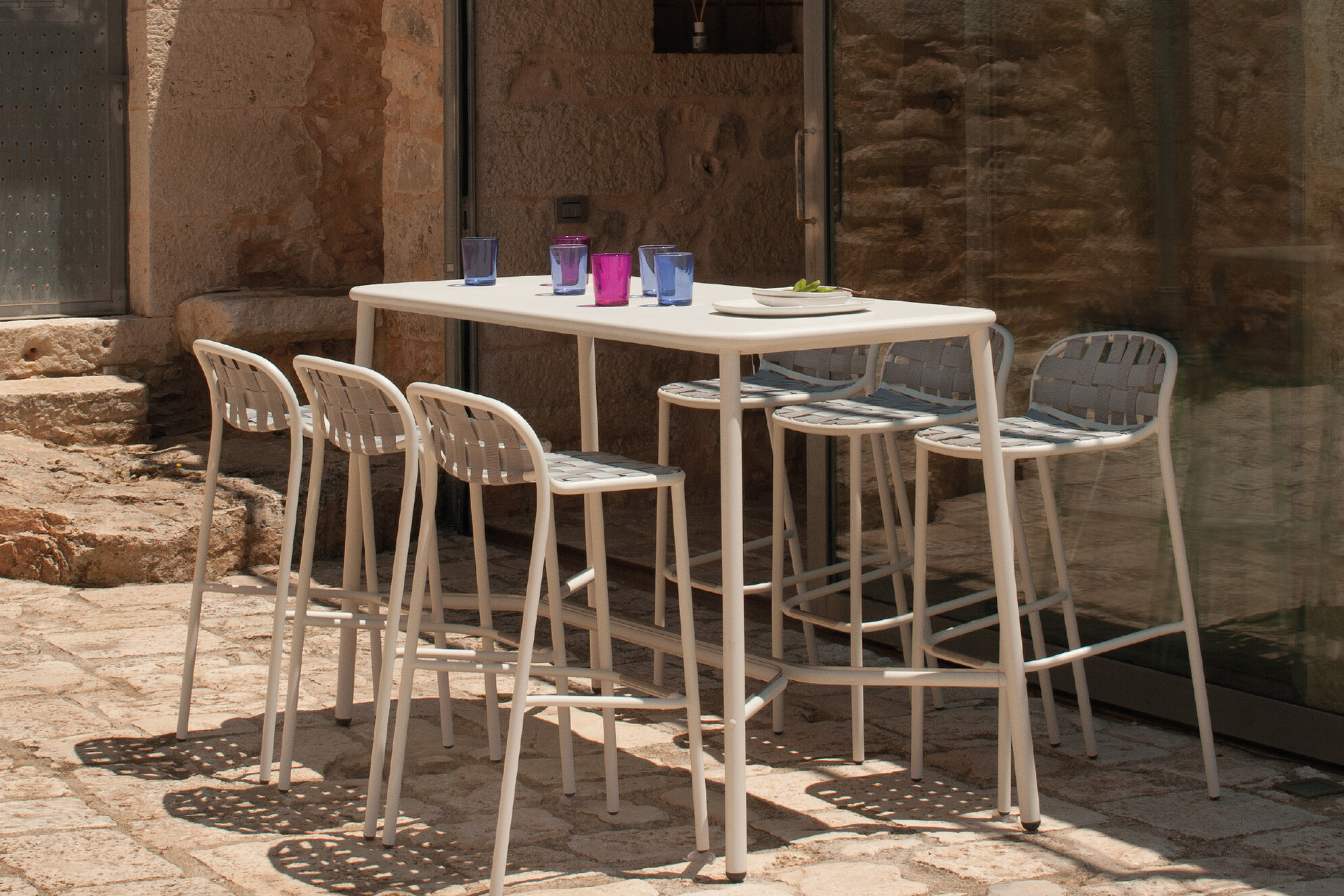 Yard standing table by Emu | STYLEPARK