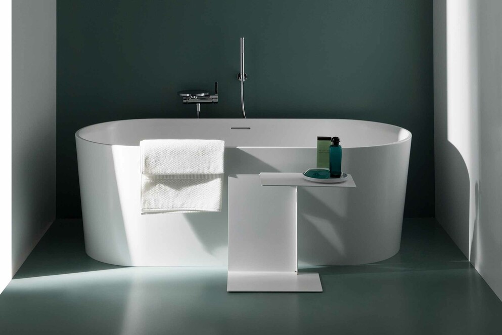 Val bathtub by Laufen | STYLEPARK