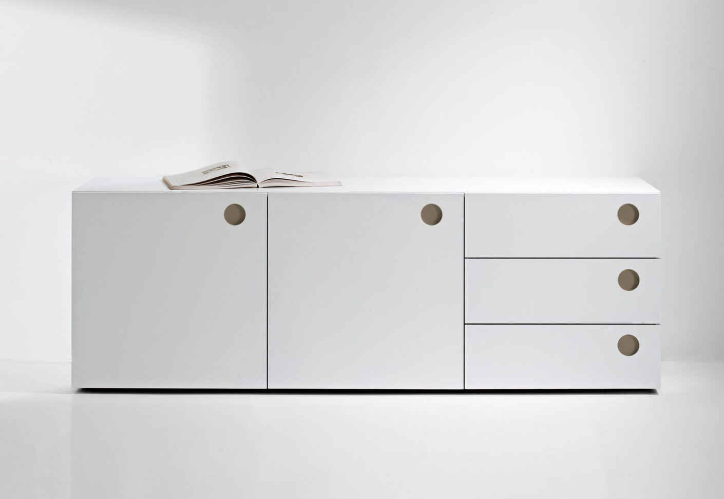 Dot sideboard by Punt | STYLEPARK