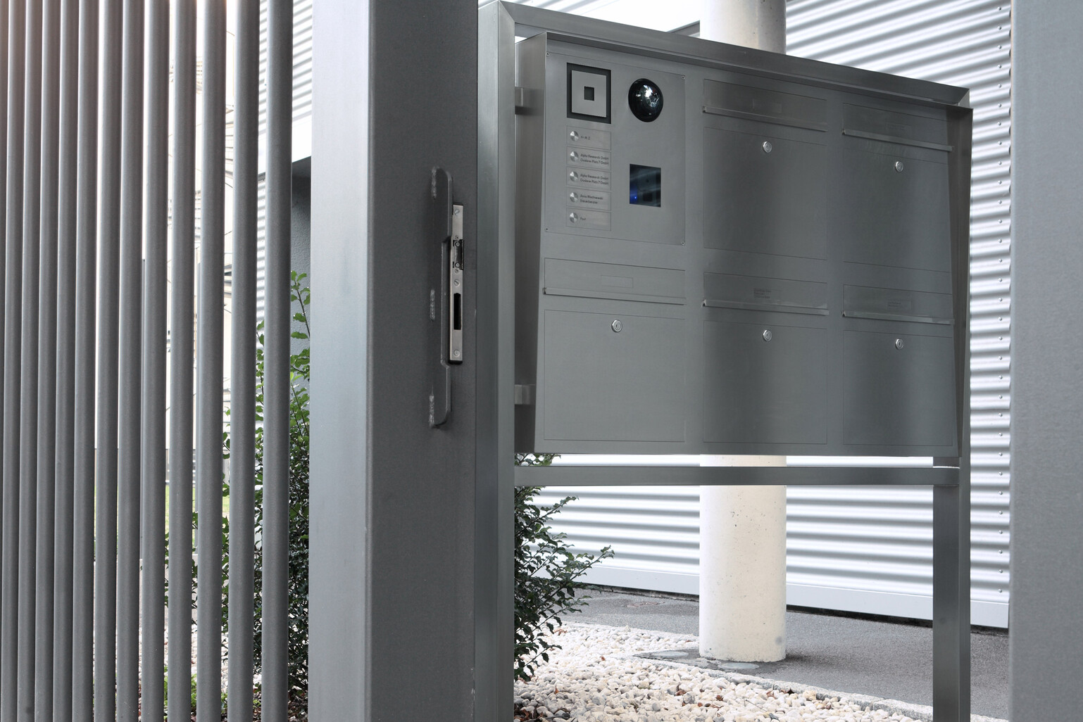 Inoplan letter box free standing by Lippert | STYLEPARK