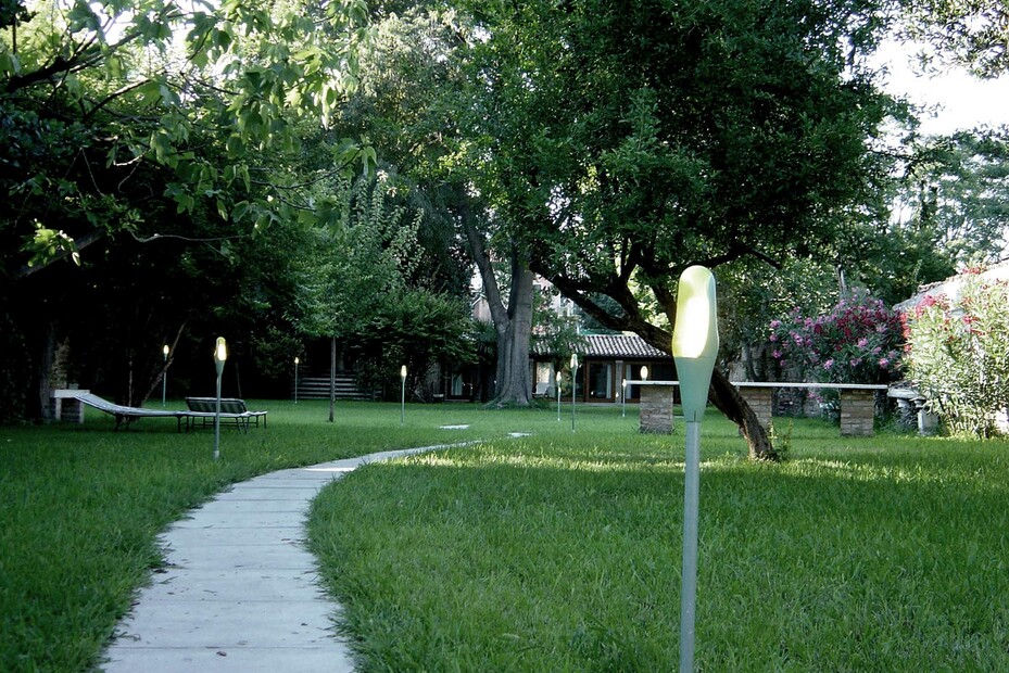 Pod Lens Floor lamp by Luceplan | STYLEPARK