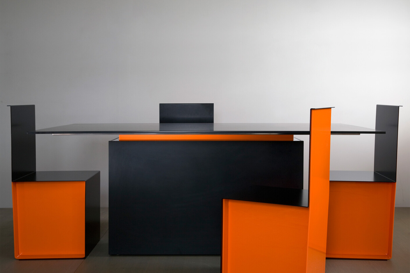 Solid surface table by Paul Kelley | STYLEPARK