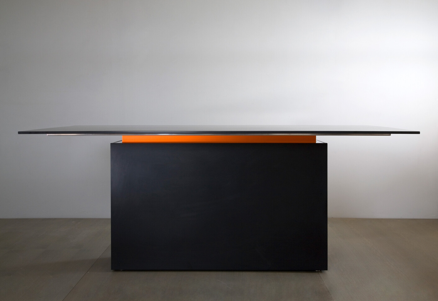 Solid surface table by Paul Kelley | STYLEPARK