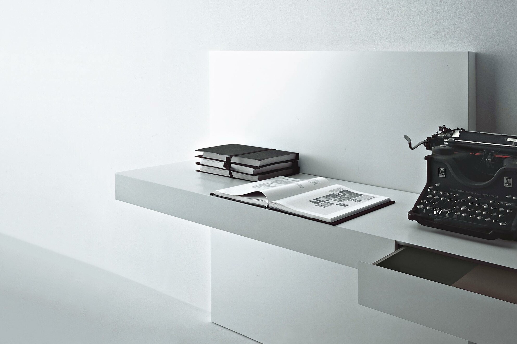 Modern Desk by Porro | STYLEPARK