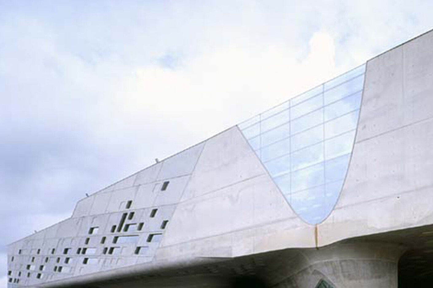 GEWE-tec-System for a glazing that flushes with the adjacent areas by ...