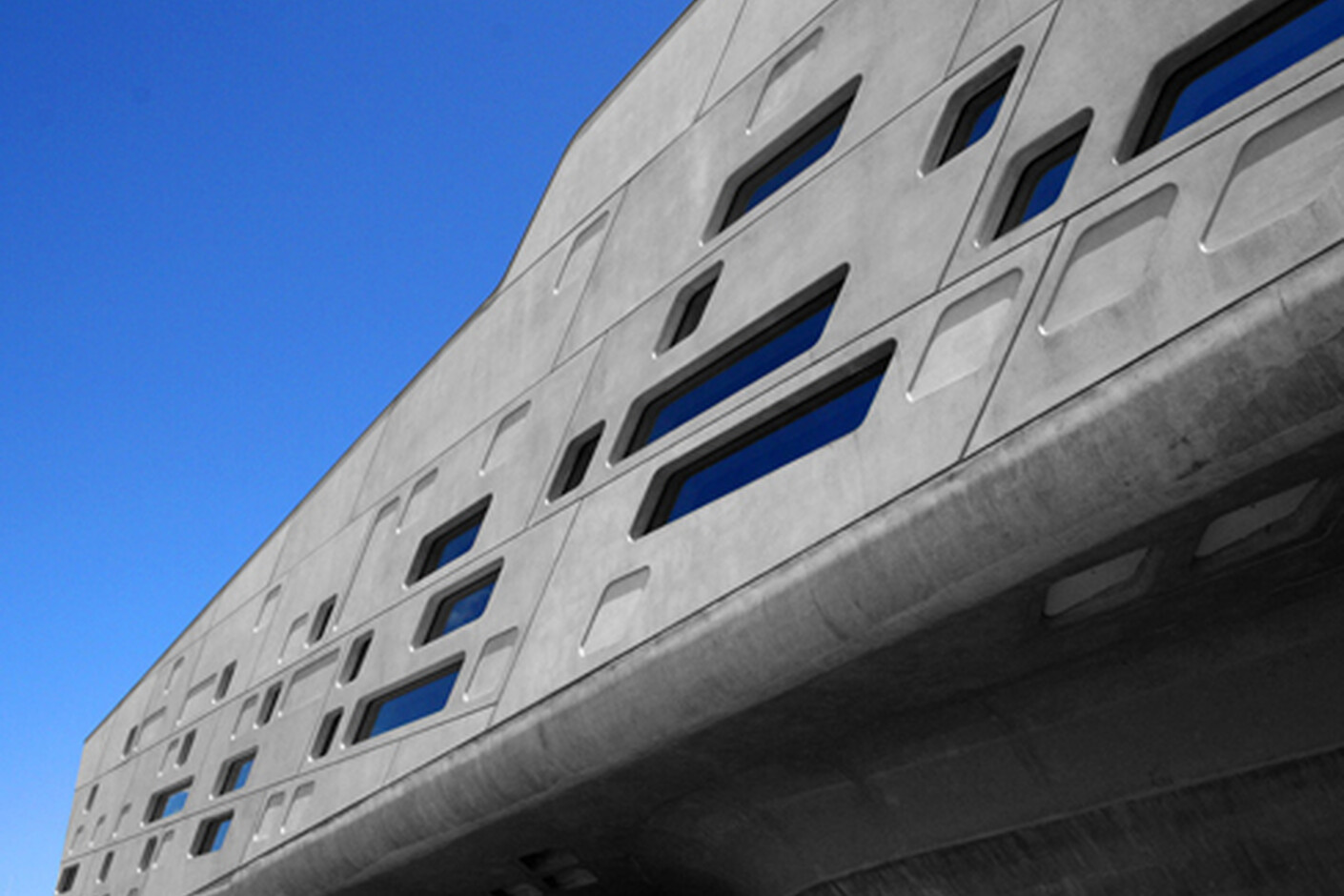 GEWE-tec-System for a glazing that flushes with the adjacent areas by ...