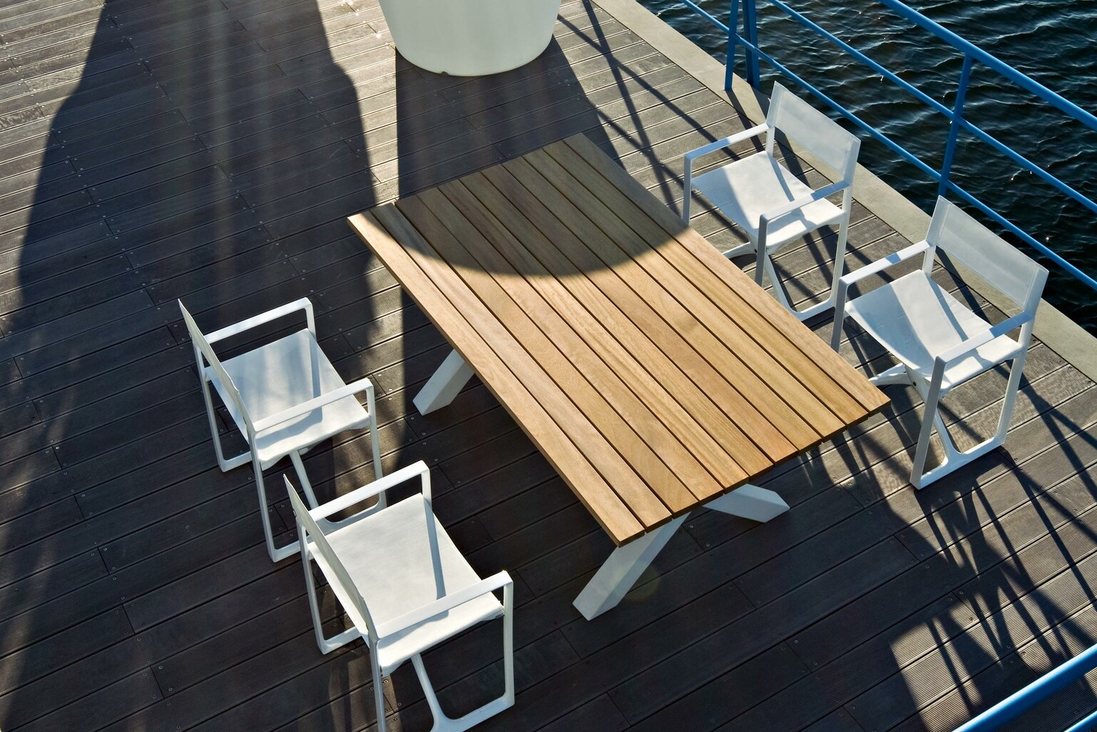 Banquété von SERRALUNGA | STYLEPARK