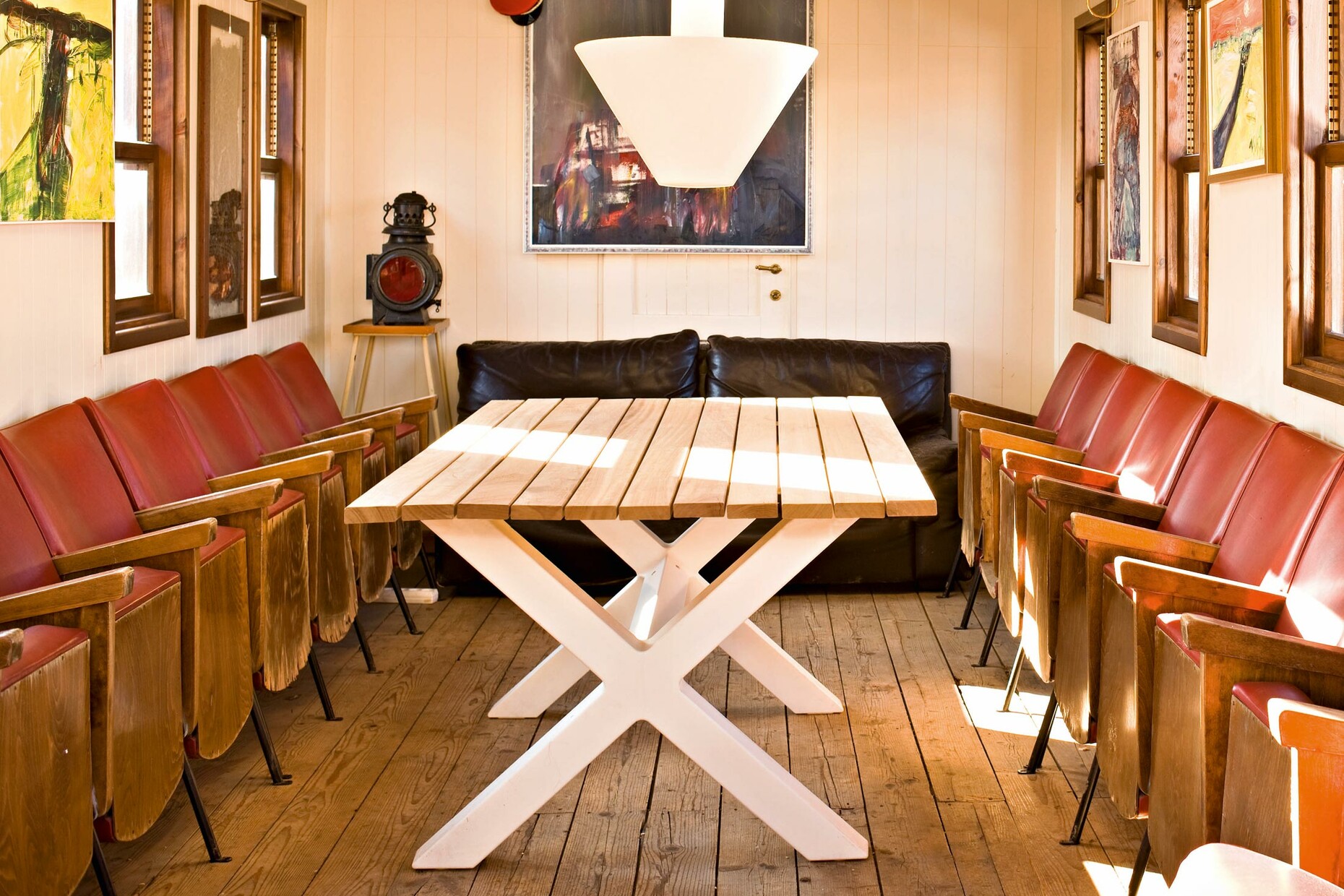 Banquété von SERRALUNGA | STYLEPARK