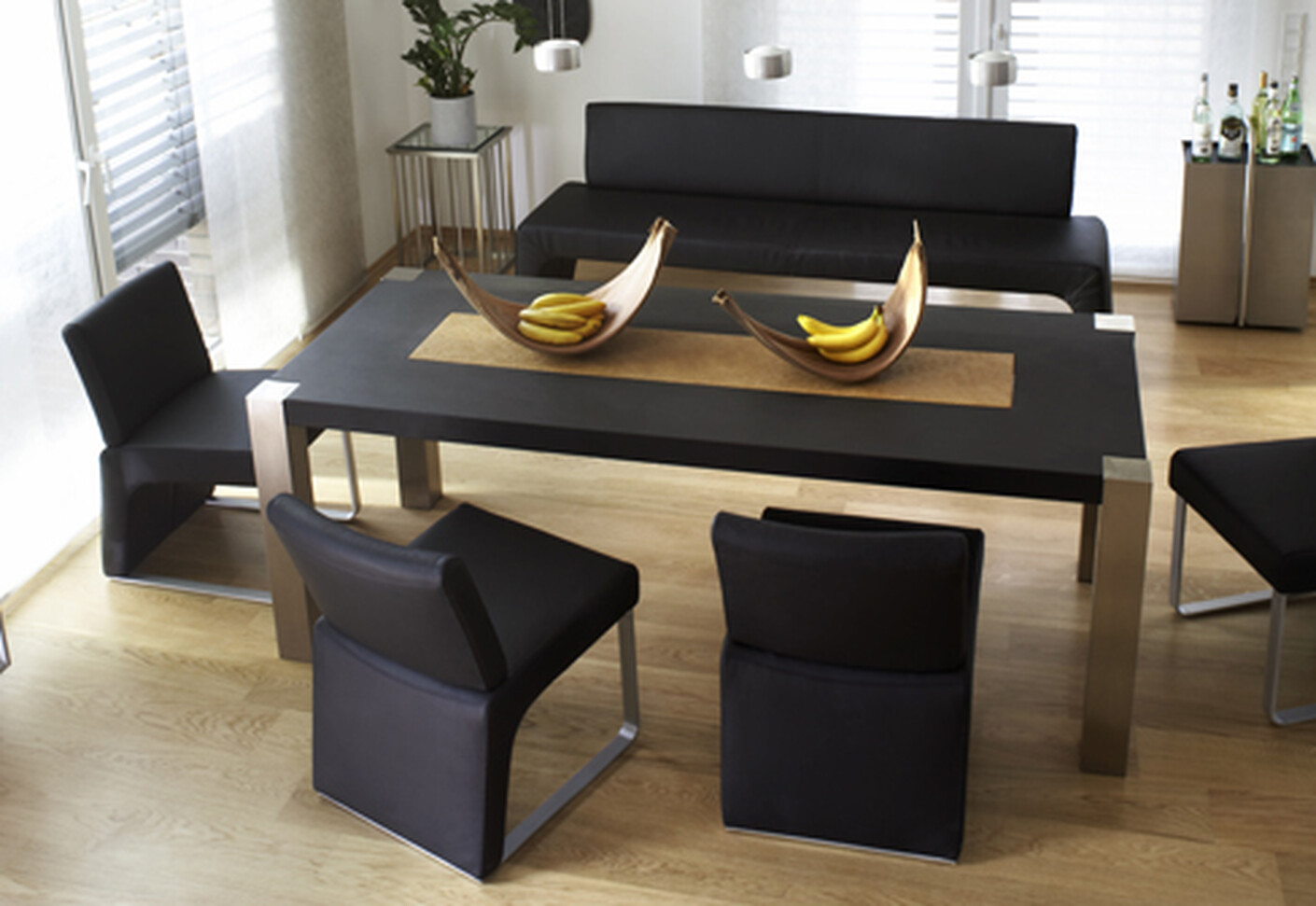 Maximo table by MWE | STYLEPARK