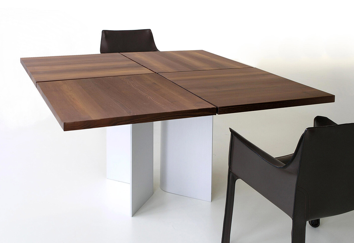 TIX Table with curved cheek by Zoom by Mobimex | STYLEPARK