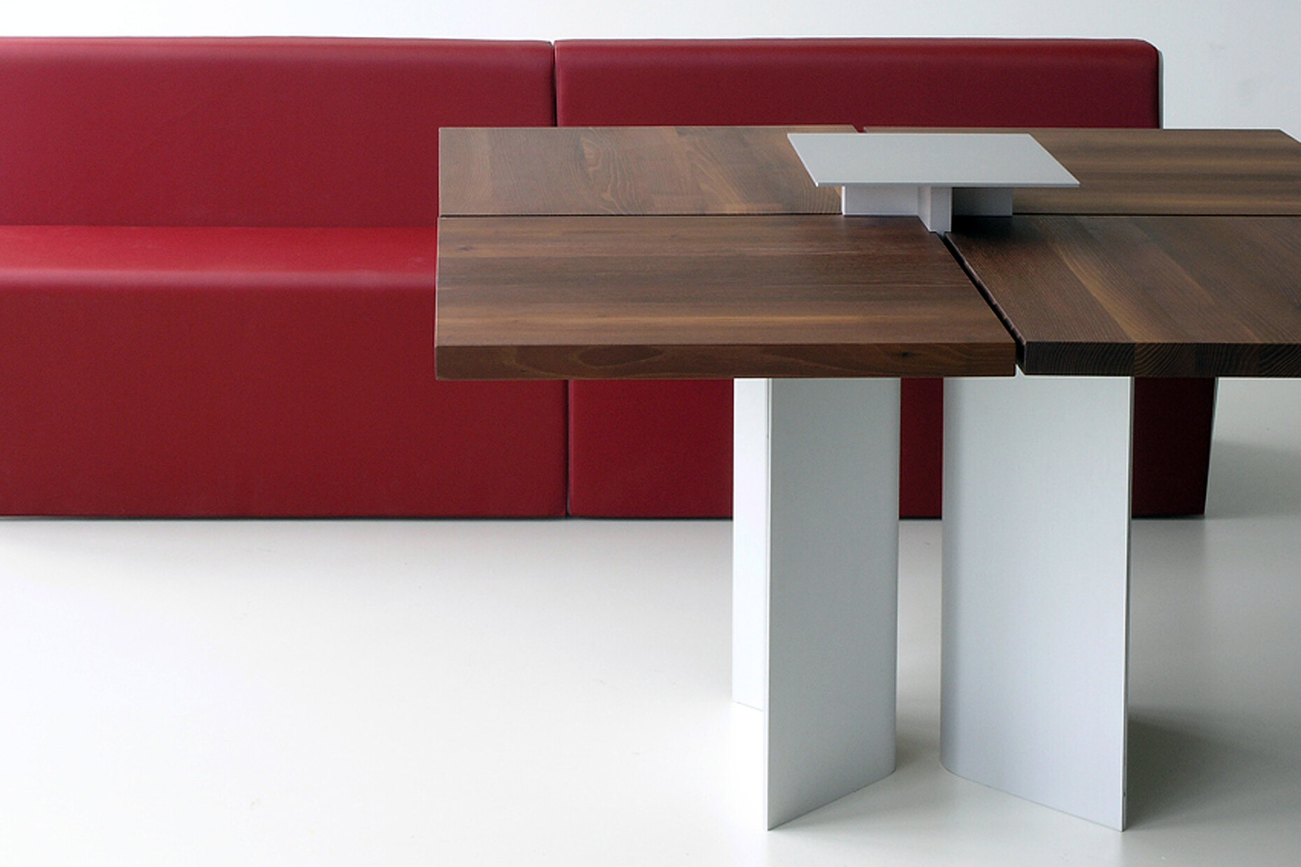 TIX Table with curved cheek by Zoom by Mobimex | STYLEPARK