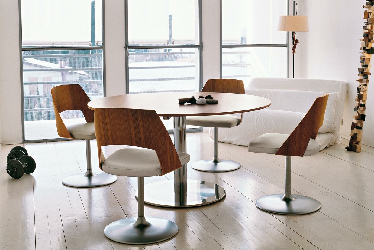 Gamma Chair with base plate by Tonon | STYLEPARK