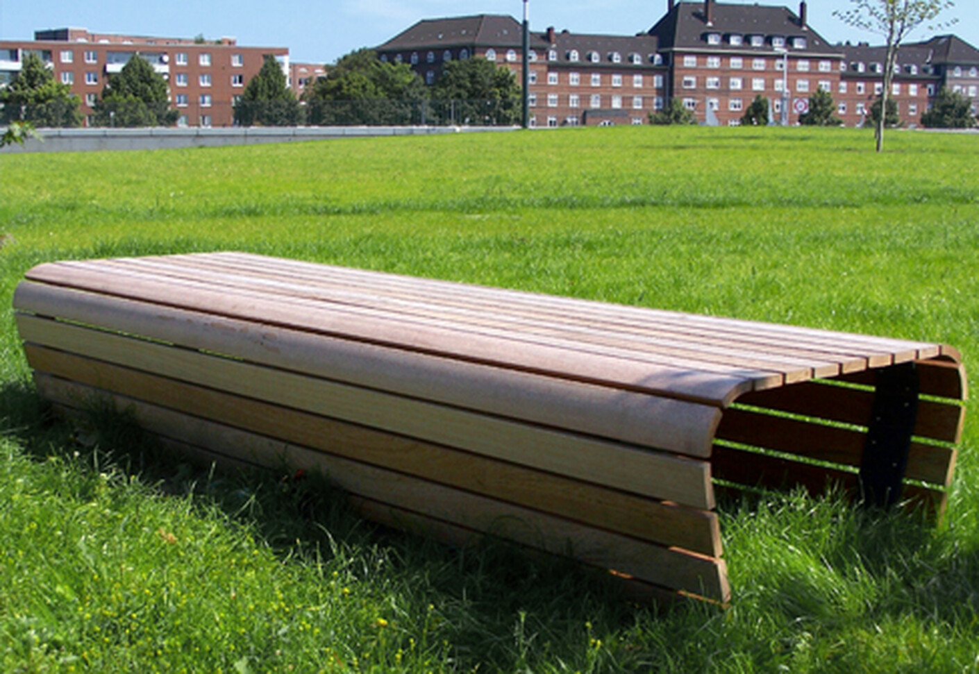 Long-bench Voyage by UNION - public & street furniture | STYLEPARK