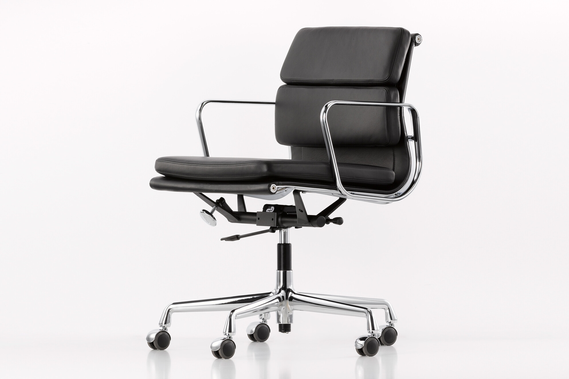 Soft Pad swivel chair by Vitra | STYLEPARK