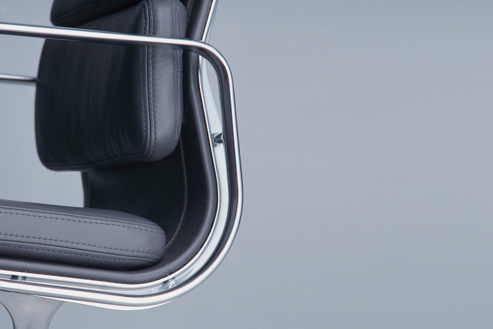 Soft Pad swivel chair by Vitra | STYLEPARK