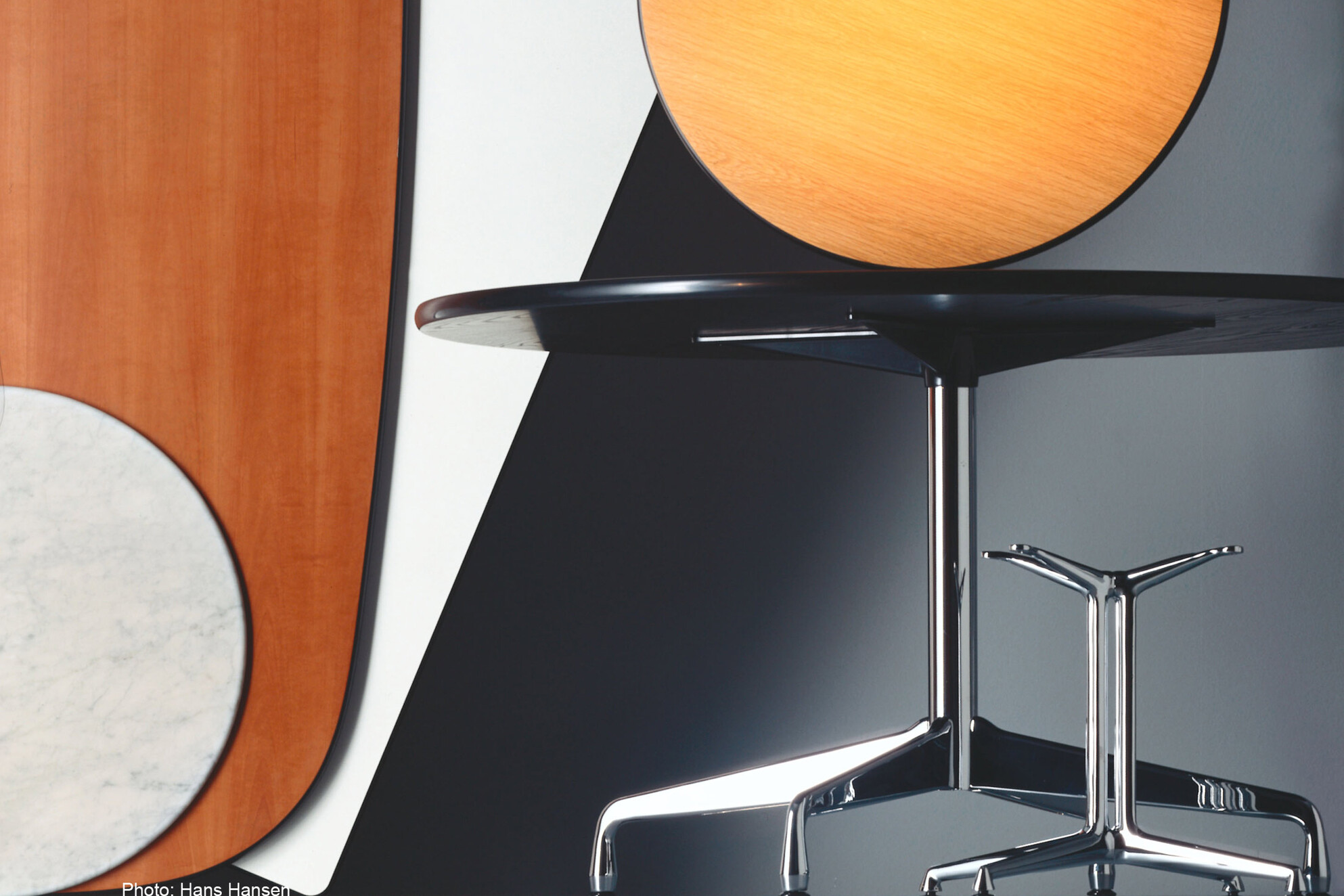 Eames Contract Table round by Vitra | STYLEPARK